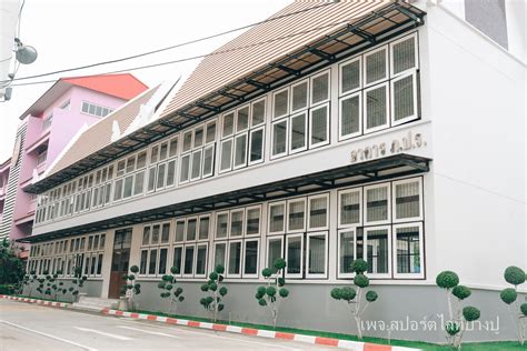 ช โรงเรียนมัธยมวัดศรีจันทร์ประดิษฐ์ ในพระบรมราชานุเคราะห์