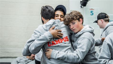 Gutter Som Faller Fra Trenger Disiplin