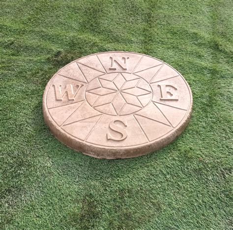 Compass Centre Circle 600mm Landscape Paving