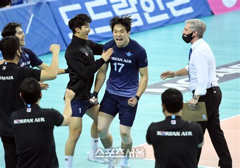 [포토]서브 에이스 2개로 끝내버린 대한항공 임동혁