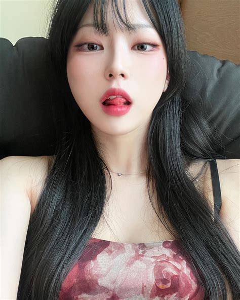 Tongue Out Scrolller