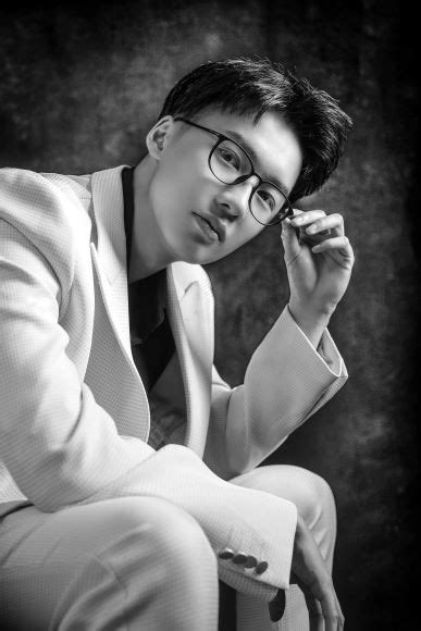 jay zhang data and product expert is and cs at uiuc