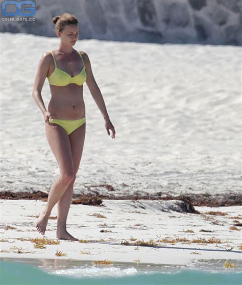 Emily Vancamp Nude Pictures Onlyfans Leaks Playboy Photos Sex Scene Uncensored