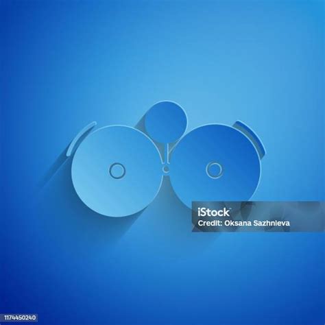 파란색 배경에 격리 된 종이 컷 울리는 알람 벨 아이콘 알람 기호 서비스 벨 핸드 벨 기호 알림 기호입니다 종이 아트 스타일입니다 벡터 일러스트레이션 기민에 대한 스톡 벡터