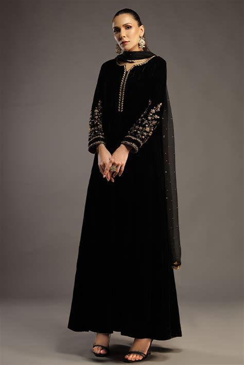 Lara Three Piece Zaaviay Global