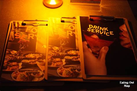 Room Service Music Canteen บาร์ที่ตั้งใจไปฟังดนตรี แต่ต้องแปลกใจเพราะมี