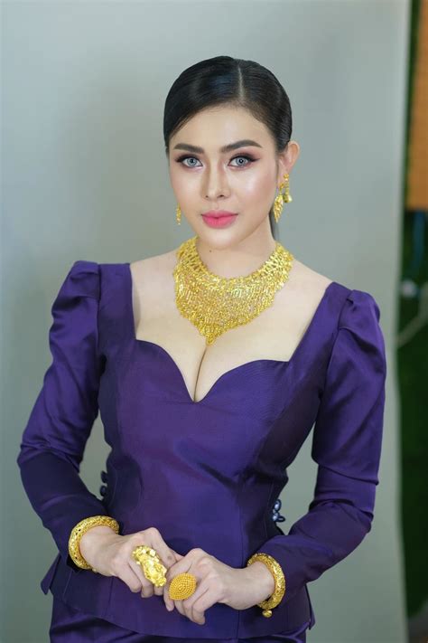 គីឡូជីងចក់ កុំចង់ហក់ លែងប្តីមិនទាន់បានប៉ុន្មានផង ទ្រិញ ផល្លា អួតមាសទាំងដុំៗ ចំណែក ជីង ចក់