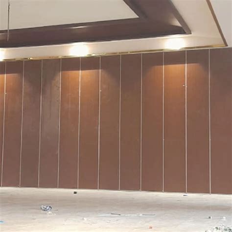 Brown Wooden Sliding Folding Partition Polished At ₹ 1450 Sq Ft In Greater Noida