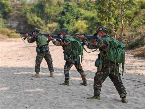 တောင်သာမြို့နယ်ရှိ စစ်တပ်က တပ်စွဲထားသော ရုံးစည်ကြီးရွာနှင့် ပျူစောထီးများ လိုက်ပါလာသော ကားကို
