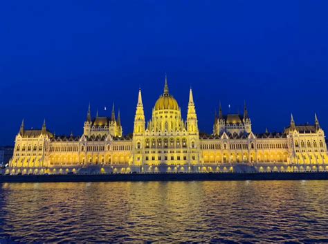 艺嘉足迹 一带一路”巡展之旅，艺嘉董事长徐劲松抵达匈牙利首都——布达佩斯 上海艺嘉智慧科技集团有限公司