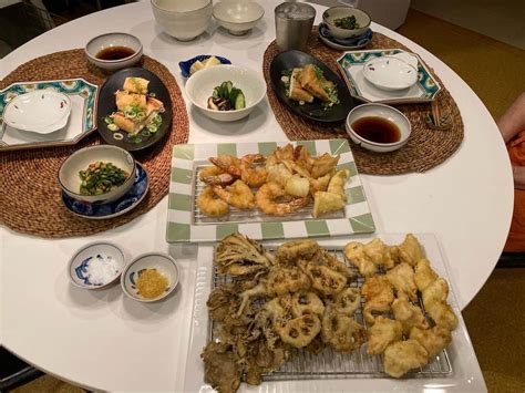 安藤優子さんのインスタグラム写真 安藤優子instagram「天ぷらdeナイト！ お早うございます‼️ 昨晩は家人作の天ぷら。 海老