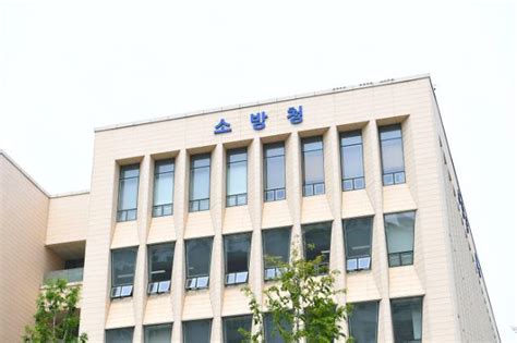 주유소 내 충전설비 이격거리 기준 완화···도심 주유소에서도 전기차 충전 할 수 있어요 아주경제