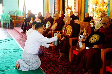 ကလေးမြို့တွင် ခရိုင်နှင့်မြို့နယ်အဆင့် ဌာနဆိုင်ရာဝန်ထမ်းများစုပေါင်း၍ ဝါဆိုသင်္ကန်း ဆက်ကပ်လှူဒါန