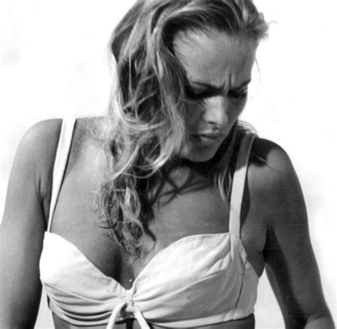 75 Geburtstag Badenixe Ursula Andress Das Ewige Bond Girl Welt