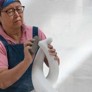 Cynthia Sah La Fluidit Del Marmo Balene In Volo