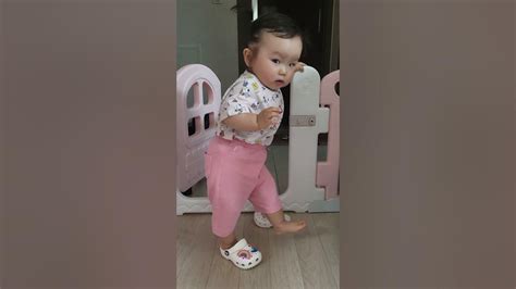 혼자 크록스 신발 신는 15개월 아기 ㅋㅋ Youtube