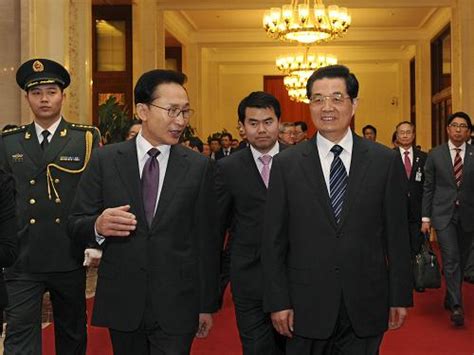 胡锦涛举行仪式欢迎李明博访华