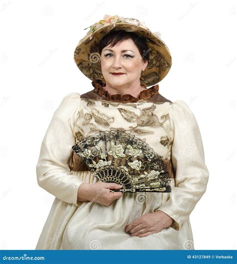 Зрелая актриса представляя в ретро одеждах Стоковое Изображение изображение насчитывающей