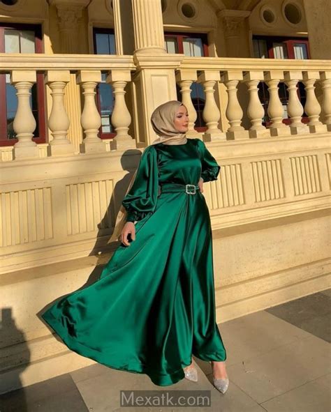 الوان تليق مع اللون الجنزاري بالصور مجلة ميكساتك Green Satin Dress