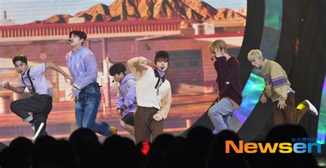 Just B 시선 싹쓸이한 무대 포토엔hd 손에 잡히는 뉴스 눈에 보이는 뉴스 뉴스엔
