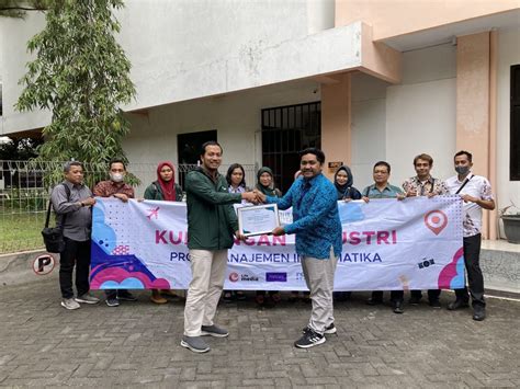 Kunjungan Dosen Informatika Polinema Kediri Indobot Academy