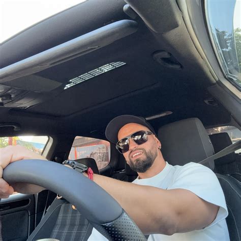 За мен карането на колело е терапия Спирам да мисля оставям се на усещането и просто карам С