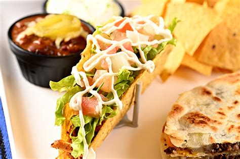 멕시코 음식 타코 과카몰리 할라피뇨 고추 퀘사디아 나초 토르티야 텍스멕스 요리 건강식 매운 토마토 양파 건강한 생활방식에 대한 스톡 사진 및 기타 이미지 Istock