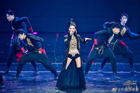 Singer Coco Lee Apologises For Her Poor Singing At Chinese Film Awards The Straits Times