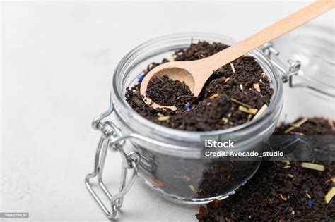 밝은 질감 배경에 차의 다른 종류 차 믹스구색블랙 그린 허브 및 히비스커스 차 측면도 공간을 복사합니다 0명에 대한 스톡 사진 및 기타 이미지 Istock