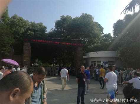 又是一年高考時十年間考生變家長弟弟加油 每日頭條