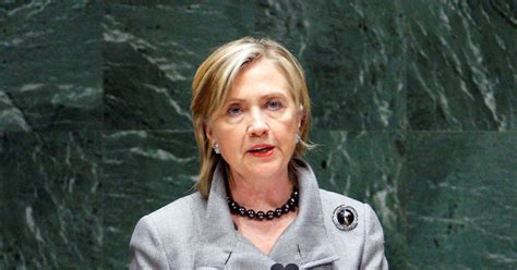 바이든 러닝메이트 교체론 등장…인기 없는 해리스 대신 힐러리