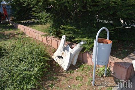 Масово трошат пейки и пътни знаци в района на Берковица Информационна агенция ПИК