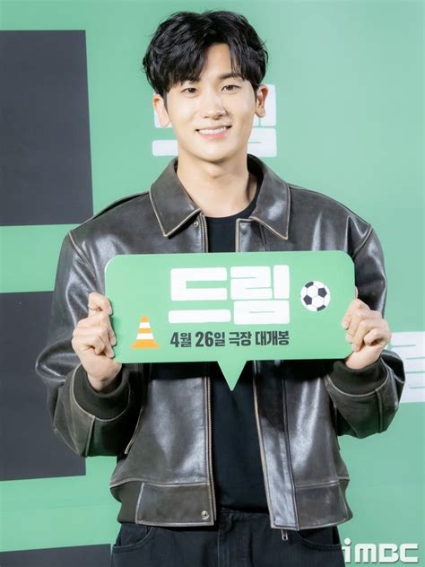 Actor Park Hyung Sik Is Aging Backwards In Recent Public Appearance At