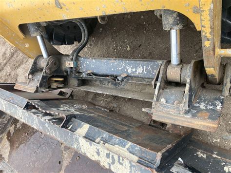 Cat 272d Quick Coupler For Sale