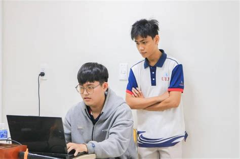 Integrating Service Learning Bringing Technology To The Community