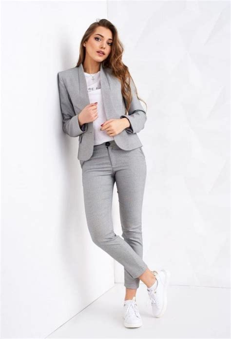 여성 비즈니스 캐주얼 스타일