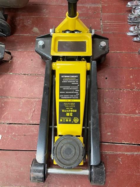 УРАН БАГАЖ ББ Дугуй засварын ком төхөөрөмж явсаар л бн