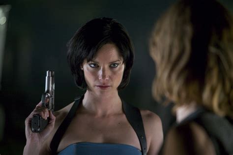 Sienna Guillory 在生化危机2中性感美图百度知道
