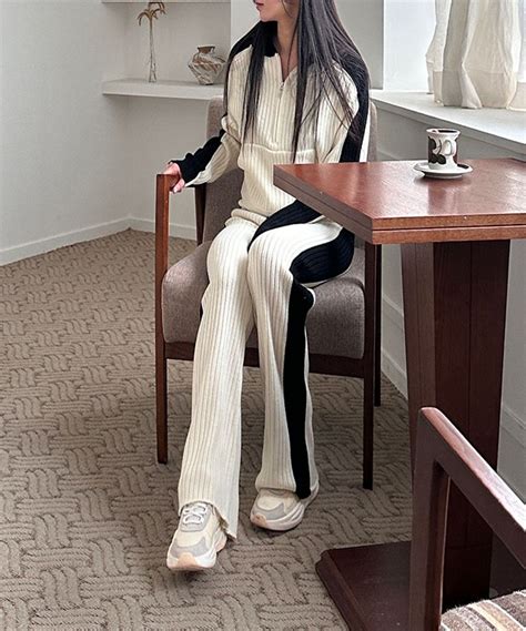 핏보장 니트 배색 반집업 후드 부츠컷 트레이닝세트 에이블리