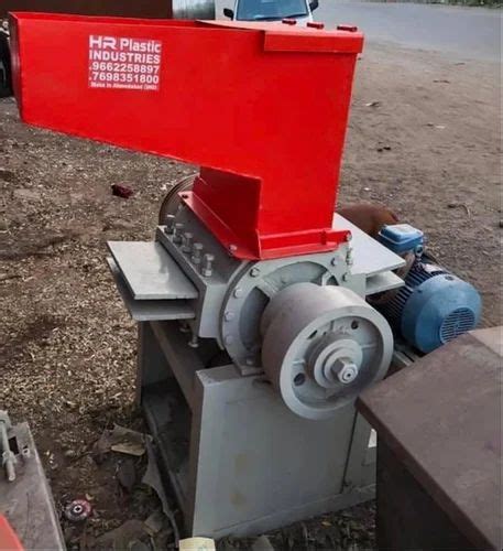 Plastic Cutting Machine For Industrial Capacity 100 200 Kghr