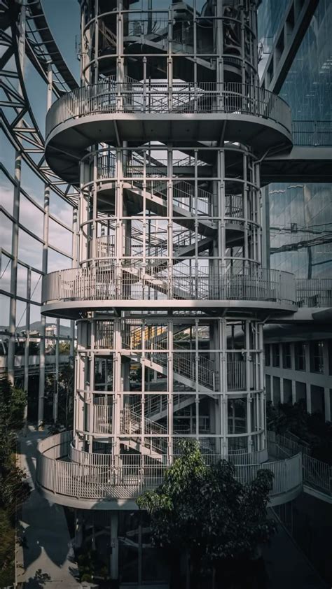 大今丨攝影 今天去哪玩系列來拍結構建築 不知道有沒有人也喜歡結構建築 我自己是非常喜歡 今天幫大家整理出幾個 我覺得很好拍的地方🥳 📍科教館 推薦鏡頭：廣角 科教館除了在裡面拍 也可以繞