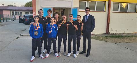 Две златни една сребрена и четири бронзени медали за каратистите од „Кун су то на меѓународен