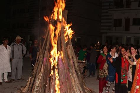Holi 2021 Upay Holi Ki Rakh Ke Totke Fayde Upyog Amar Ujala Hindi