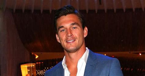 Bachelorette Star Tyler Cameron Stuns In Ripped Shirtless Snaps Pics