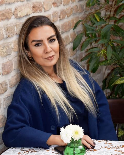 من قصه های را دوست دارم که آخرش زن ها خودشان،خودشان را نجات می دهند