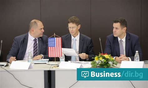 Министърът на икономиката и индустрията Никола Стоянов провежда среща във формат „закуска с