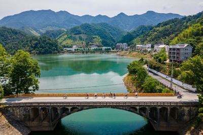 浙江淳安骑行千岛湖 乐享周末时光 人民图片网