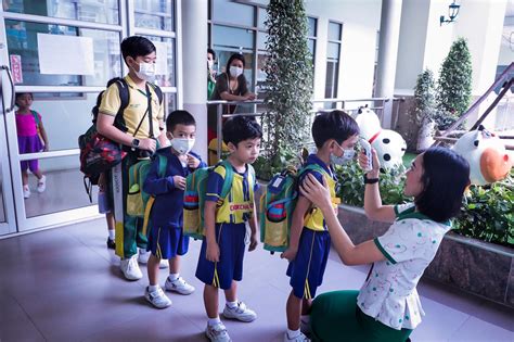 บรรยากาศการตรวจคัดกรองเด็กที่มีแ โรงเรียนโชคชัยหทัยราษฎร์