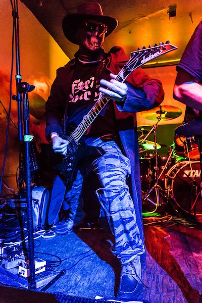 Modern Day Outlaw 00088 Sfl Onstage