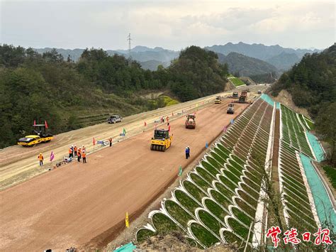 炉慈高速公路开始路面工程施工